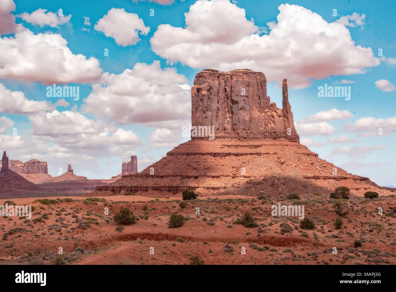 Amazing & iconic Monument Valley on the Utah & Arizona border in the ...