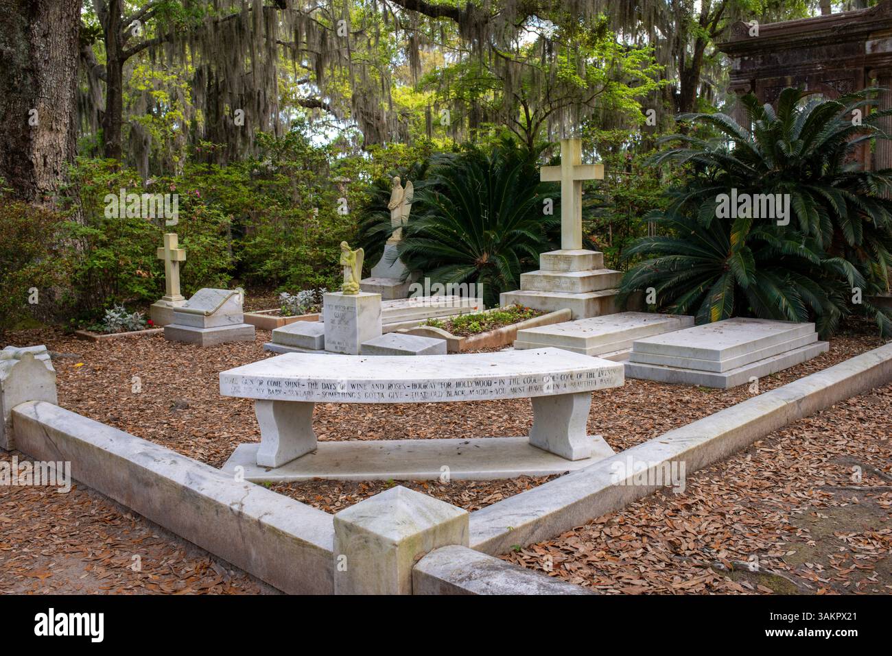 Bonaventure Cemetery, Savannah, Georgia featured in Midnight in the ...