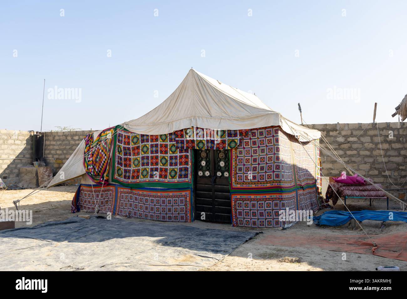 Tent alignment hi-res stock photography and images - Alamy