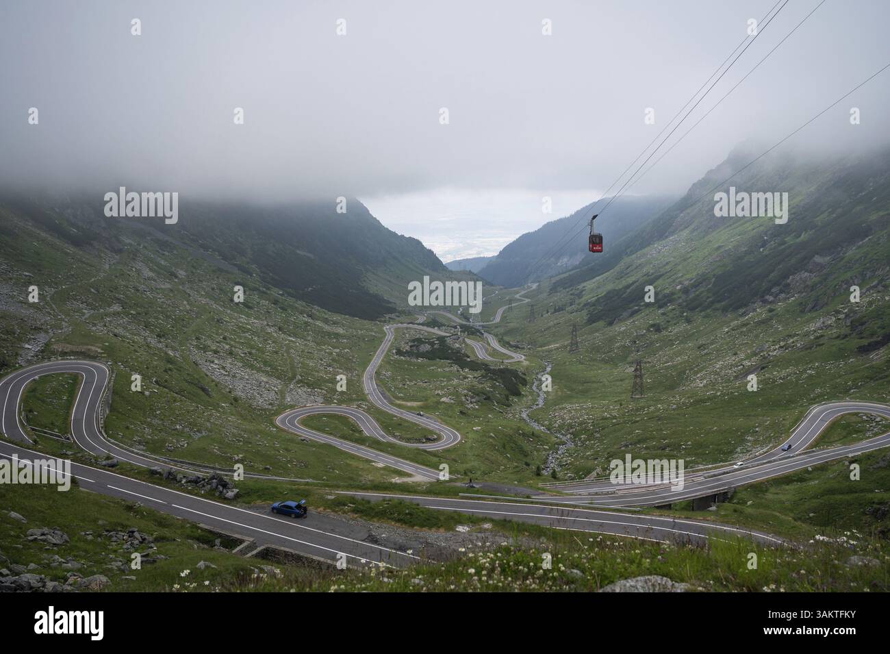Curves transfagarasan road in romania hi-res stock photography and ...