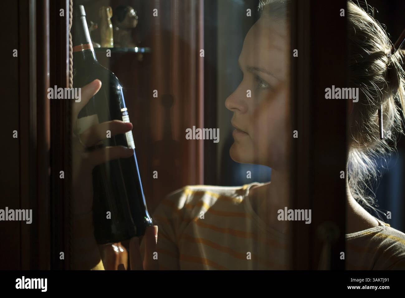 Liquor cabinets hi-res stock photography and images - Alamy