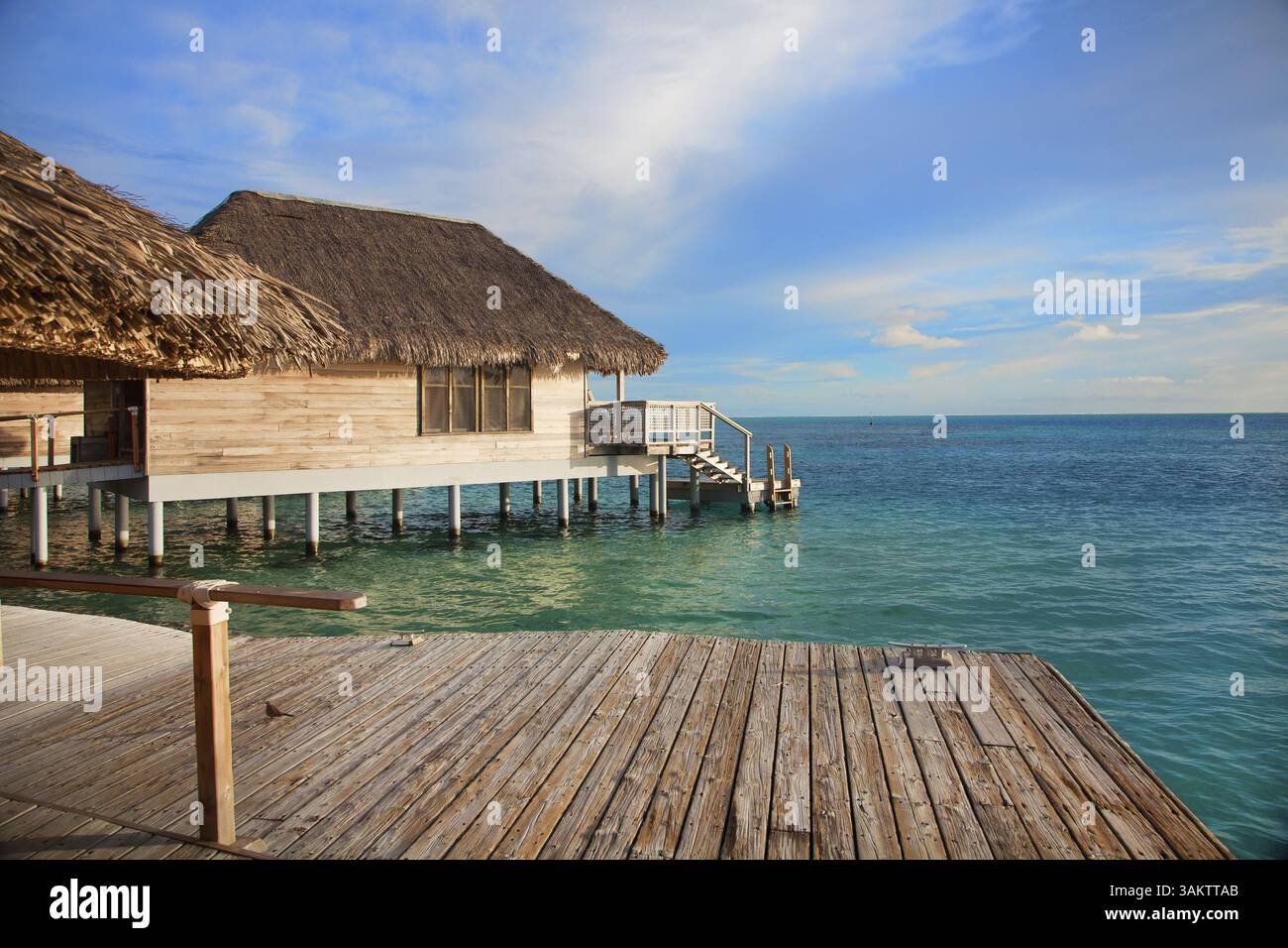 Tropical straw roof hut hi-res stock photography and images - Alamy