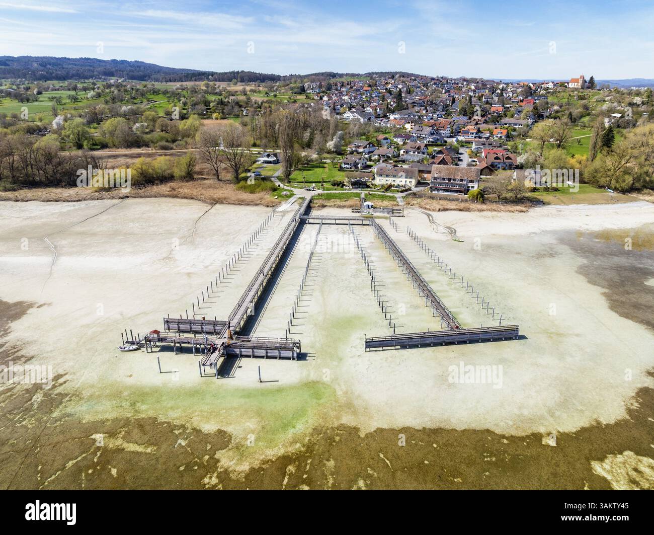 Aerial view of the Hoeri peninsula with the Lake Constance community of ...