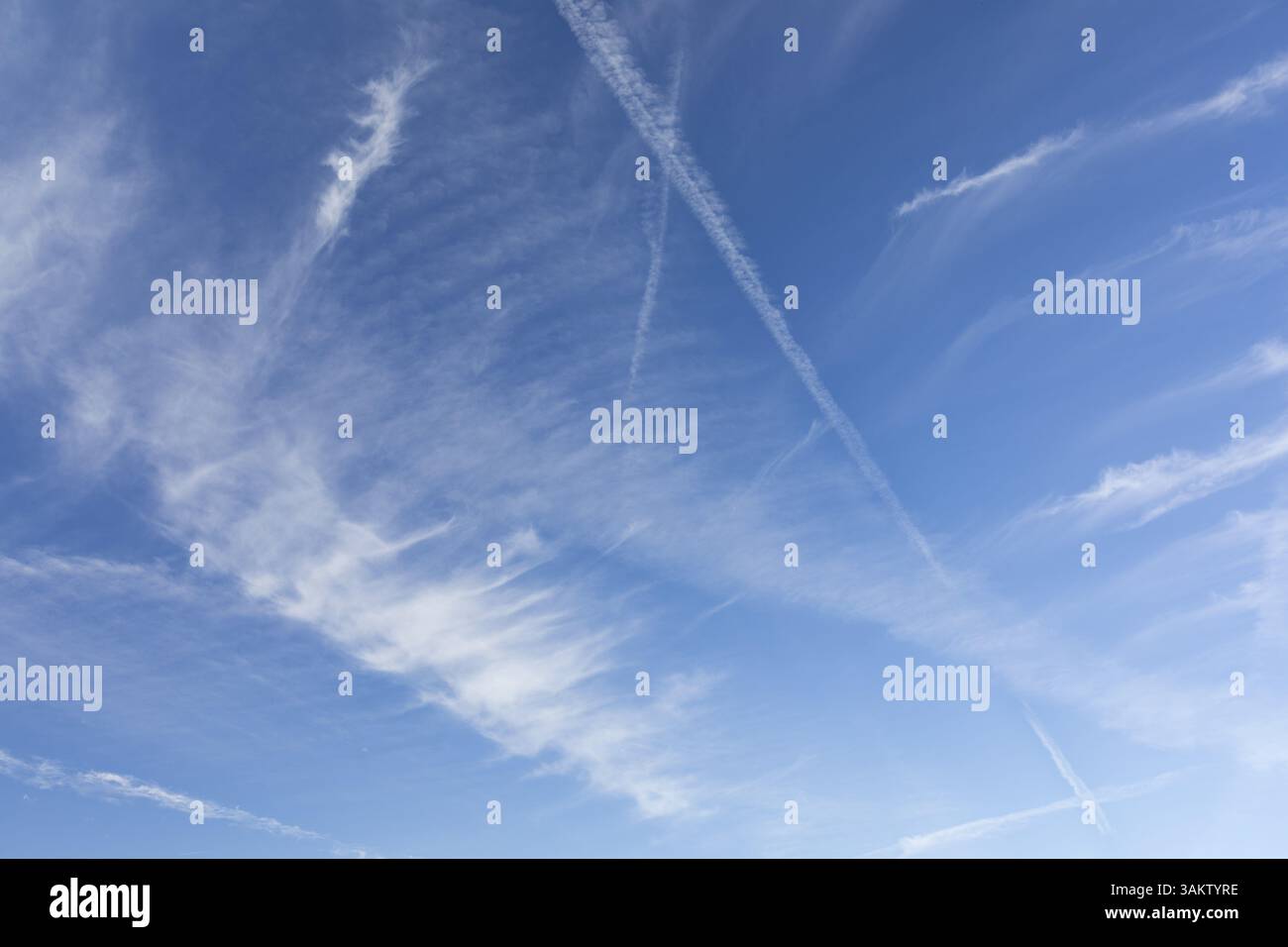 Forms of cloud hi-res stock photography and images - Alamy