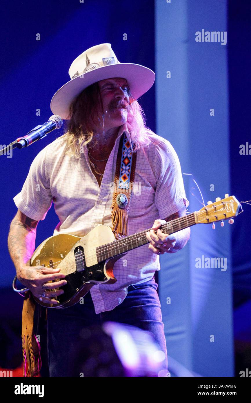 PR - CURITIBA - 04/12/2025 - CURITIBA, BEN HARPER SHOW - Donavon ...