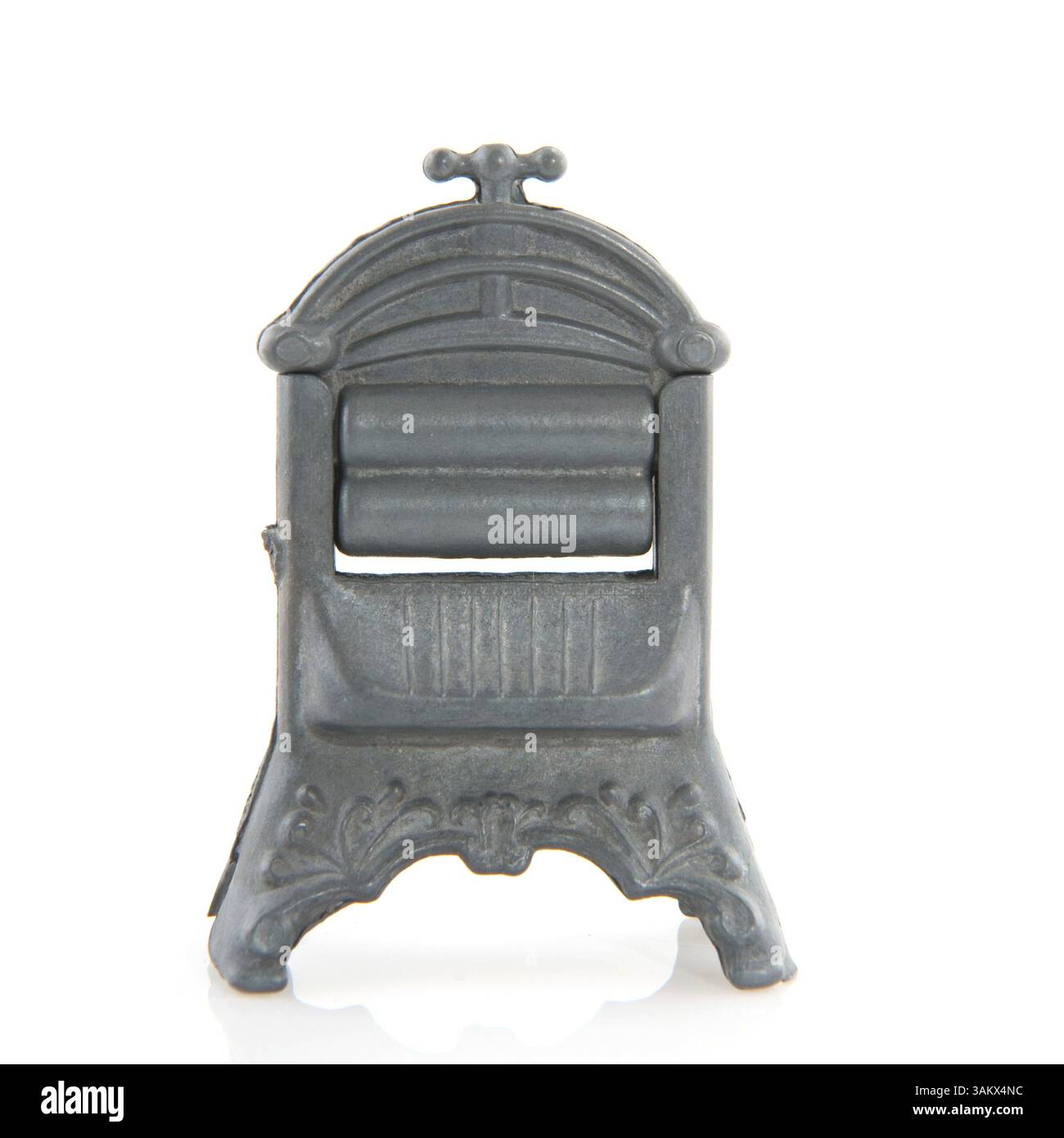 Wringing the laundry with tools from the past Stock Photo - Alamy