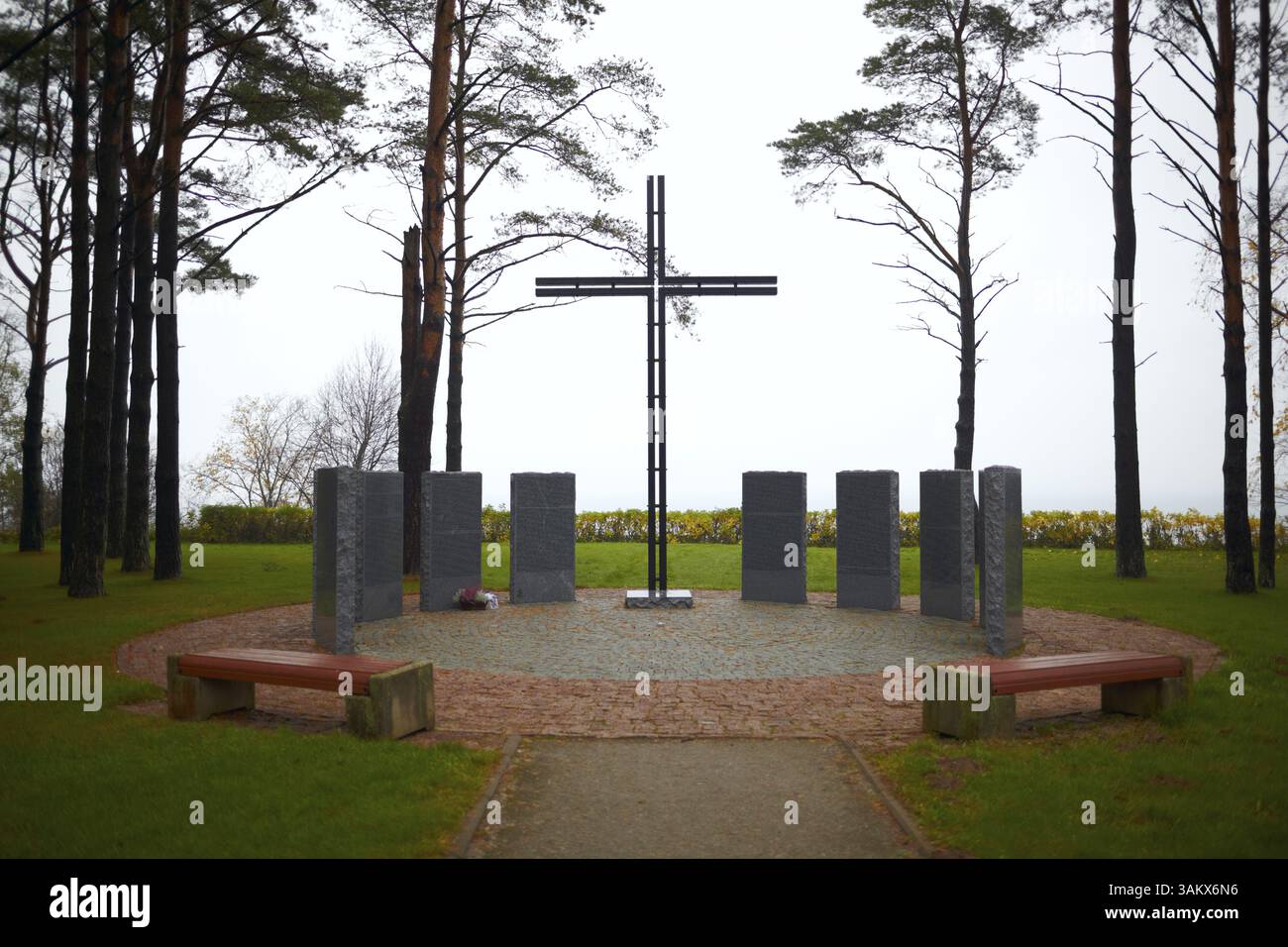 1945 soldiers place crosses cemetery hi-res stock photography and ...