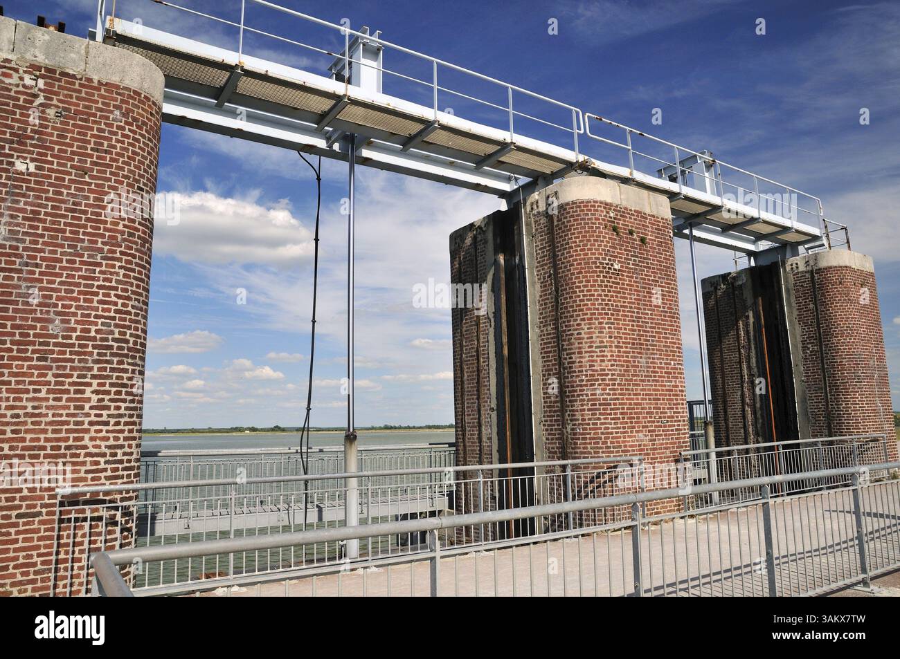 Sluice dam coast hi-res stock photography and images - Alamy