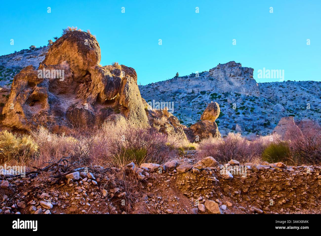 Desert cliff formation hi-res stock photography and images - Alamy