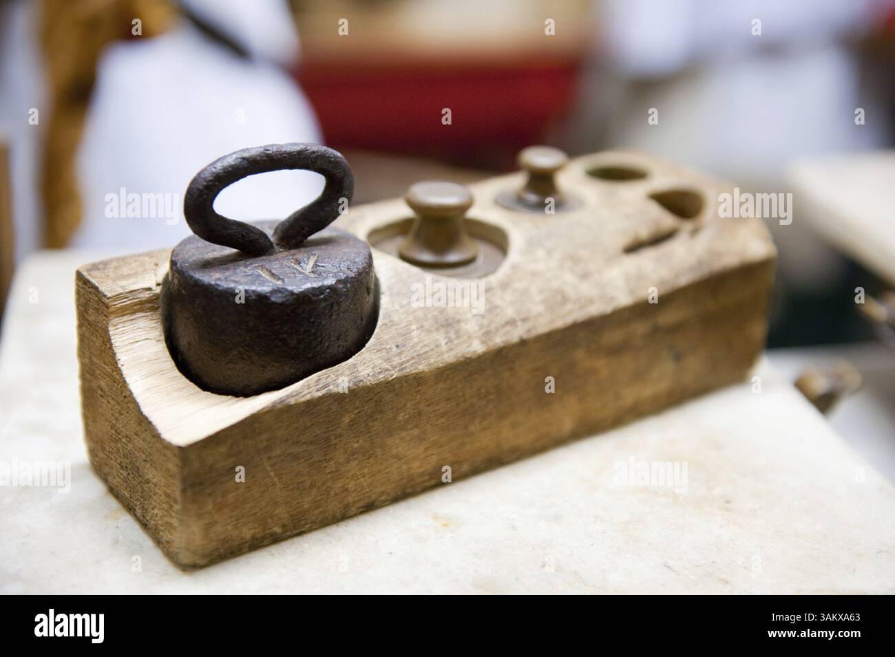 Old fashioned metal weights in wooden tray Stock Photo - Alamy
