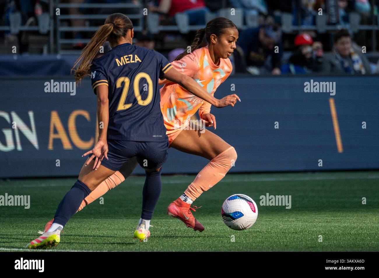 Orlando Pride forward Ally Watt (11) dribbles with Seattle Reign FC ...