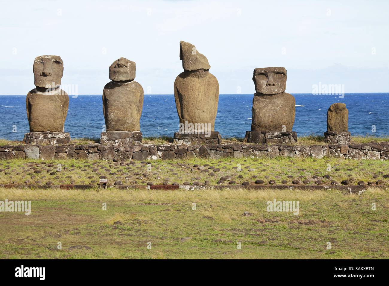 Statues of mysterious figures hi-res stock photography and images - Alamy