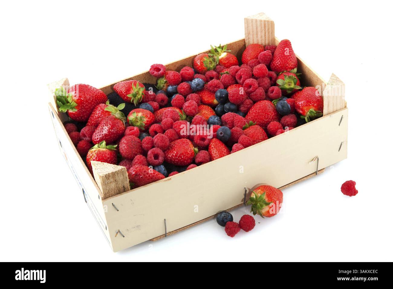 Wooden crate full with fresh and healthy fruit Stock Photo - Alamy