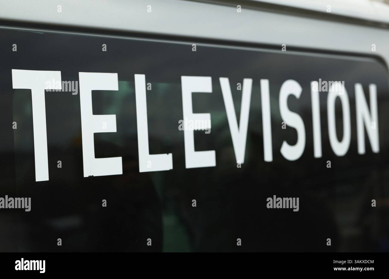 News reporters hi-res stock photography and images - Alamy