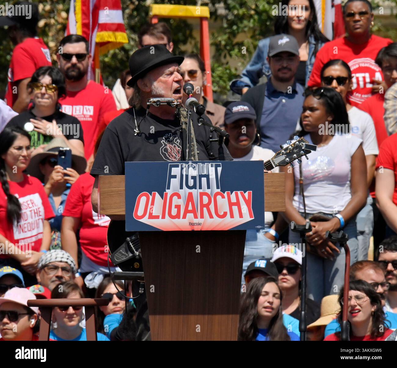 Los Angeles, United States. 12th Apr, 2025. Musician Neil Young perform ...