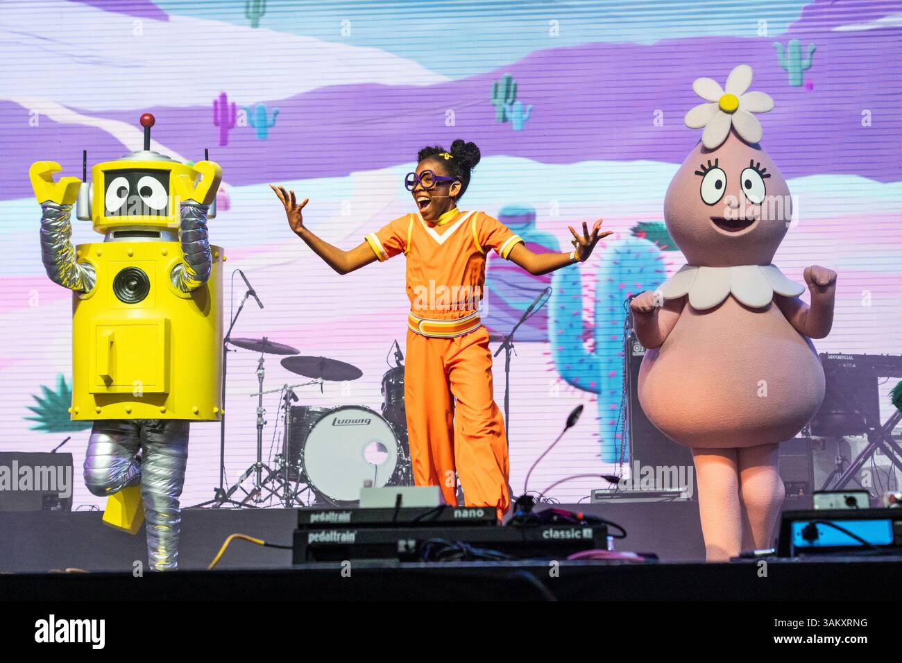 Plex, from left, Kammy Kam, and Foofa of Yo Gabba Gabba! perform during ...