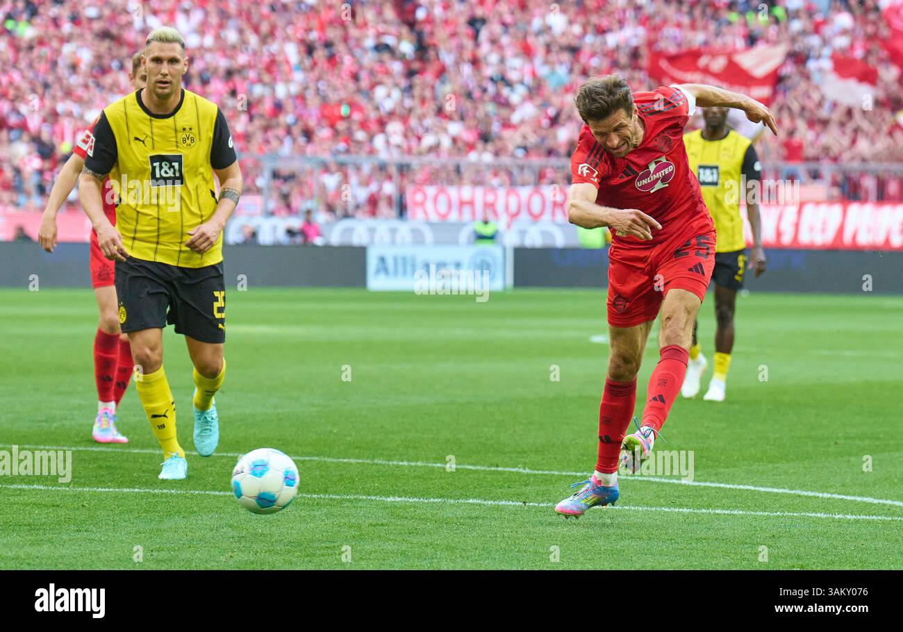 Thomas MUELLER, MueLLER, FCB 25 Niklas Suele, 25 BVB in the match FC ...