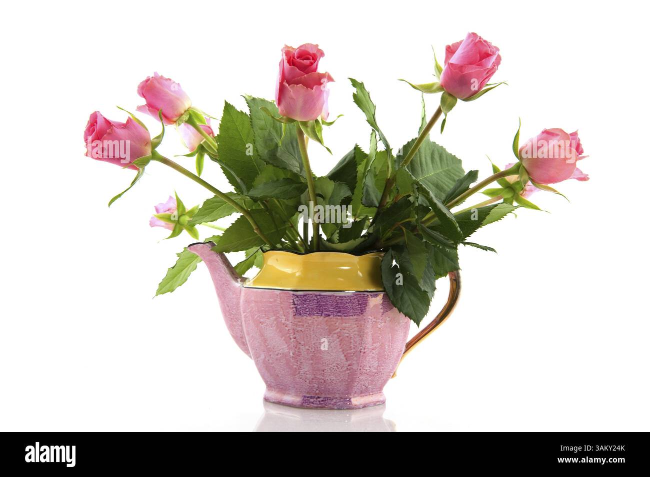 Pink bouquet roses in cheerful romantic tea pot Stock Photo - Alamy