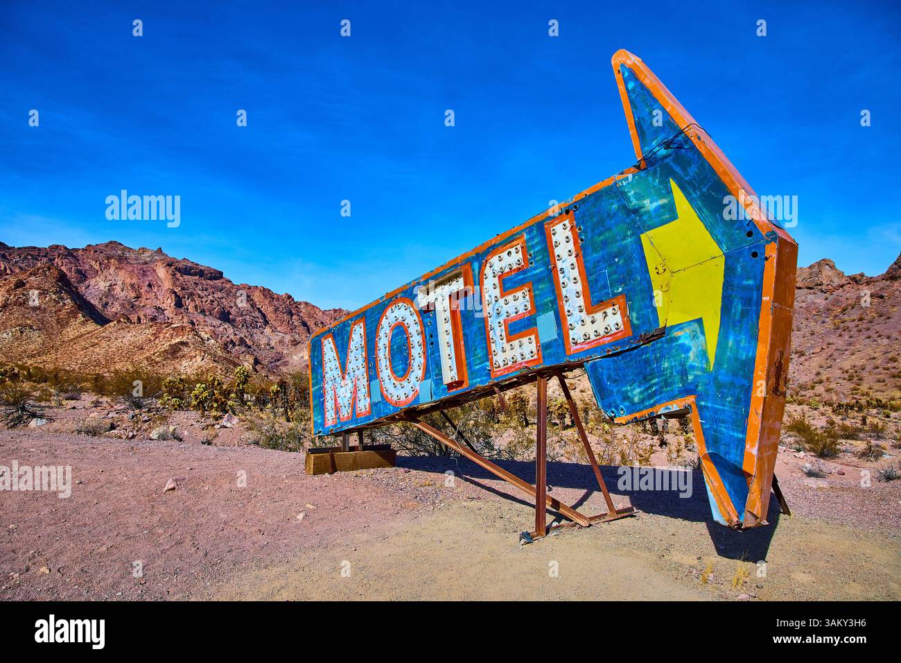 Vintage motel sign hi-res stock photography and images - Alamy