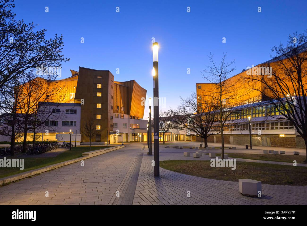 Kammermusiksaal links und Philharmonie, Kulturforum, Tiergarten, Mitte ...