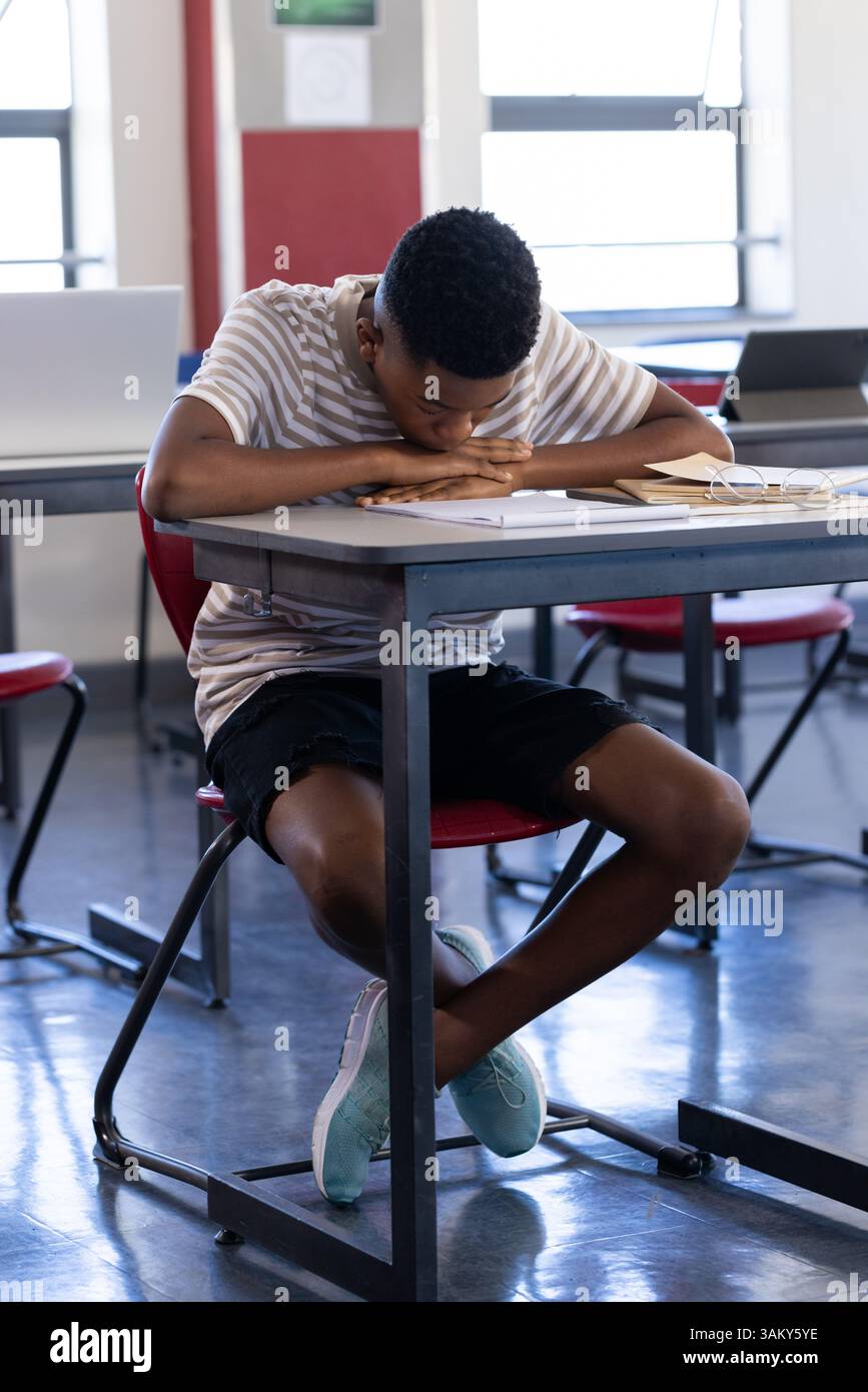 Inattentive student classroom hi-res stock photography and images - Alamy