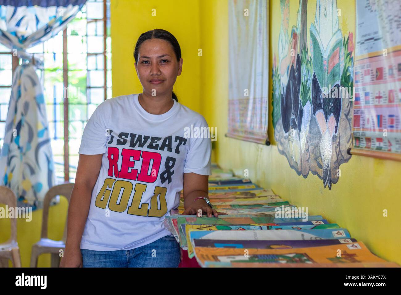A Filipino mother visits a public elementary school in Batangas ...