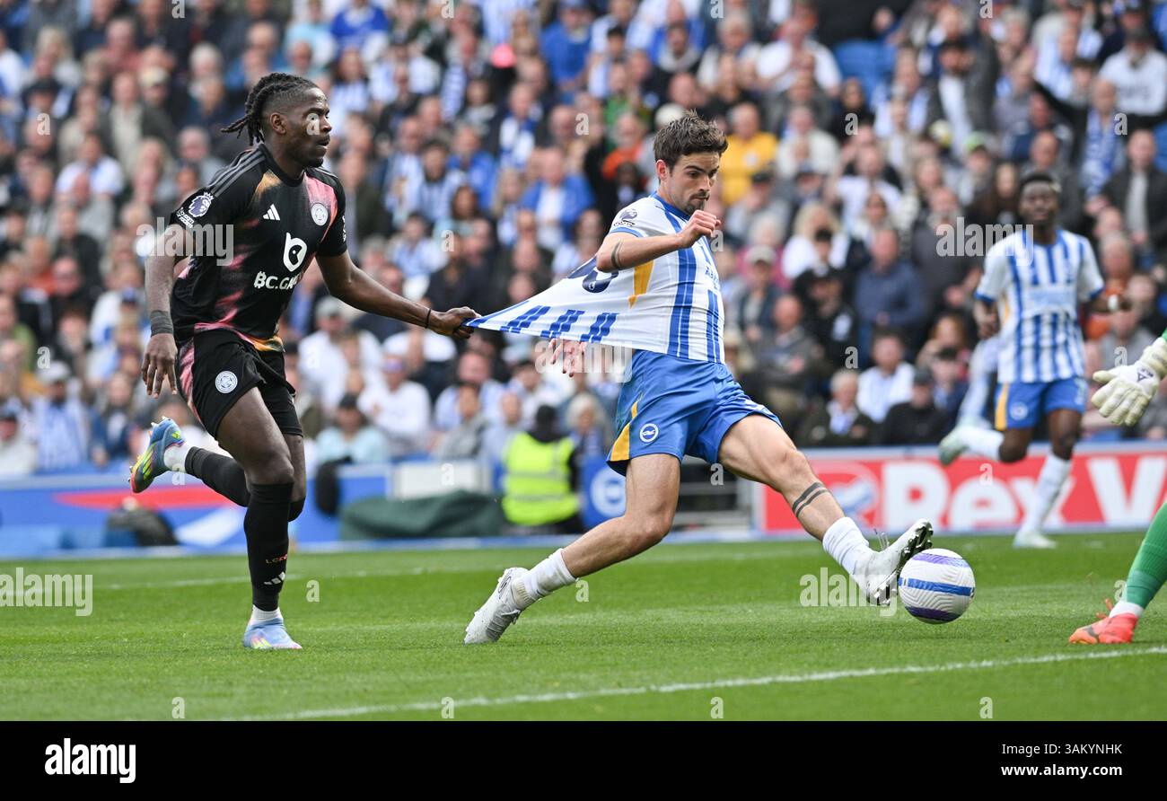Action shirt pull football hi-res stock photography and images - Alamy