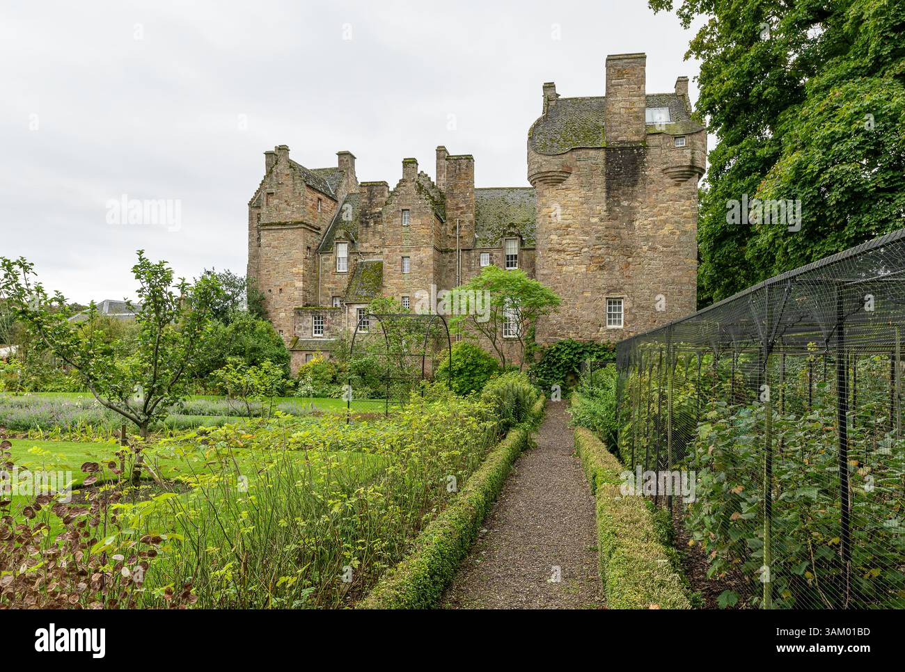 Kellie castle scotland hi-res stock photography and images - Alamy