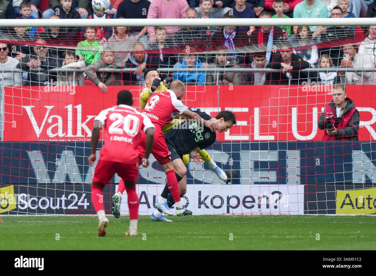 UTRECHT , 13-04-2025 , Stadium Galgenwaard , season 2024 / 2025 , Eredivisie Football. (L-R) FC ...