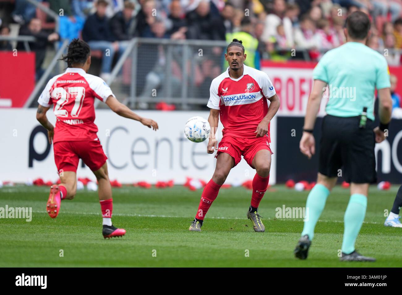 Utrecht, Netherlands. 13th Apr, 2025. UTRECHT, 13-04-2025, Stadium Galgenwaard, season 2024/2025 ...