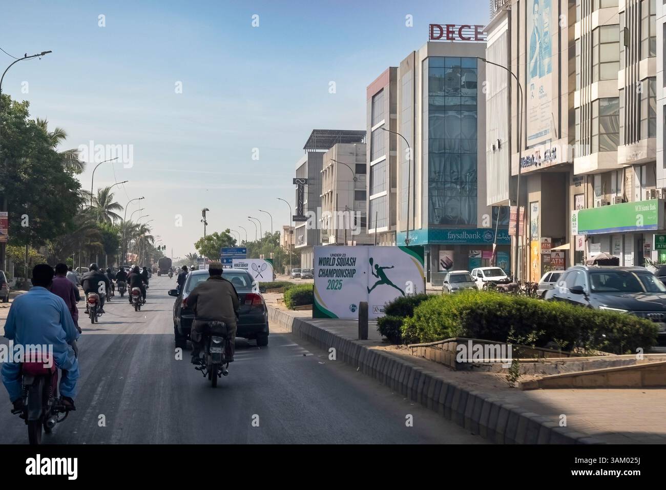 Karachi, Pakistan - April 04, 2025: Karachi Roads and traffic Buildings ...