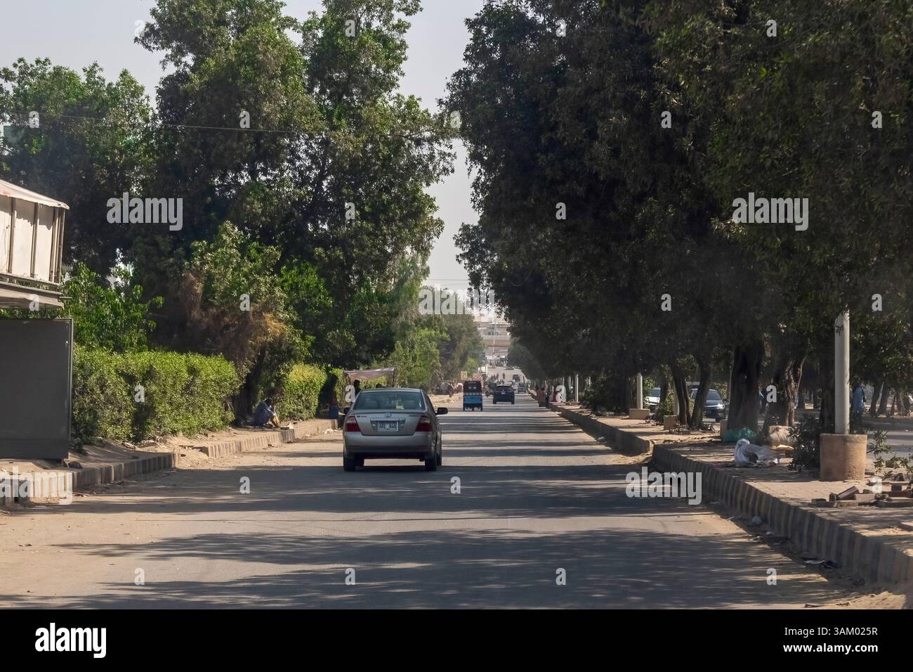 Karachi Roads and traffic in day time. green karachi Stock Photo - Alamy