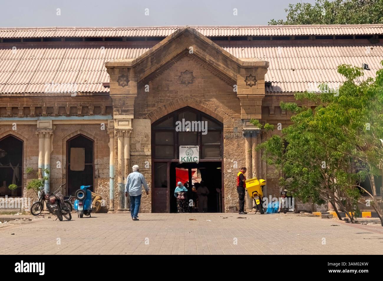 Empress market saddar shahrah hi-res stock photography and images - Alamy