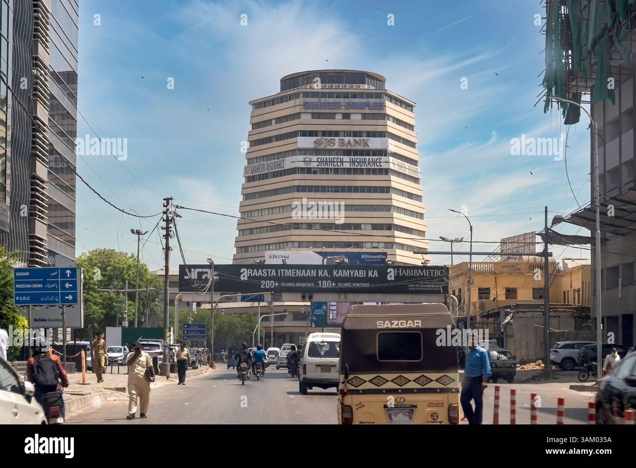 Ii chundrigar road hi-res stock photography and images - Alamy