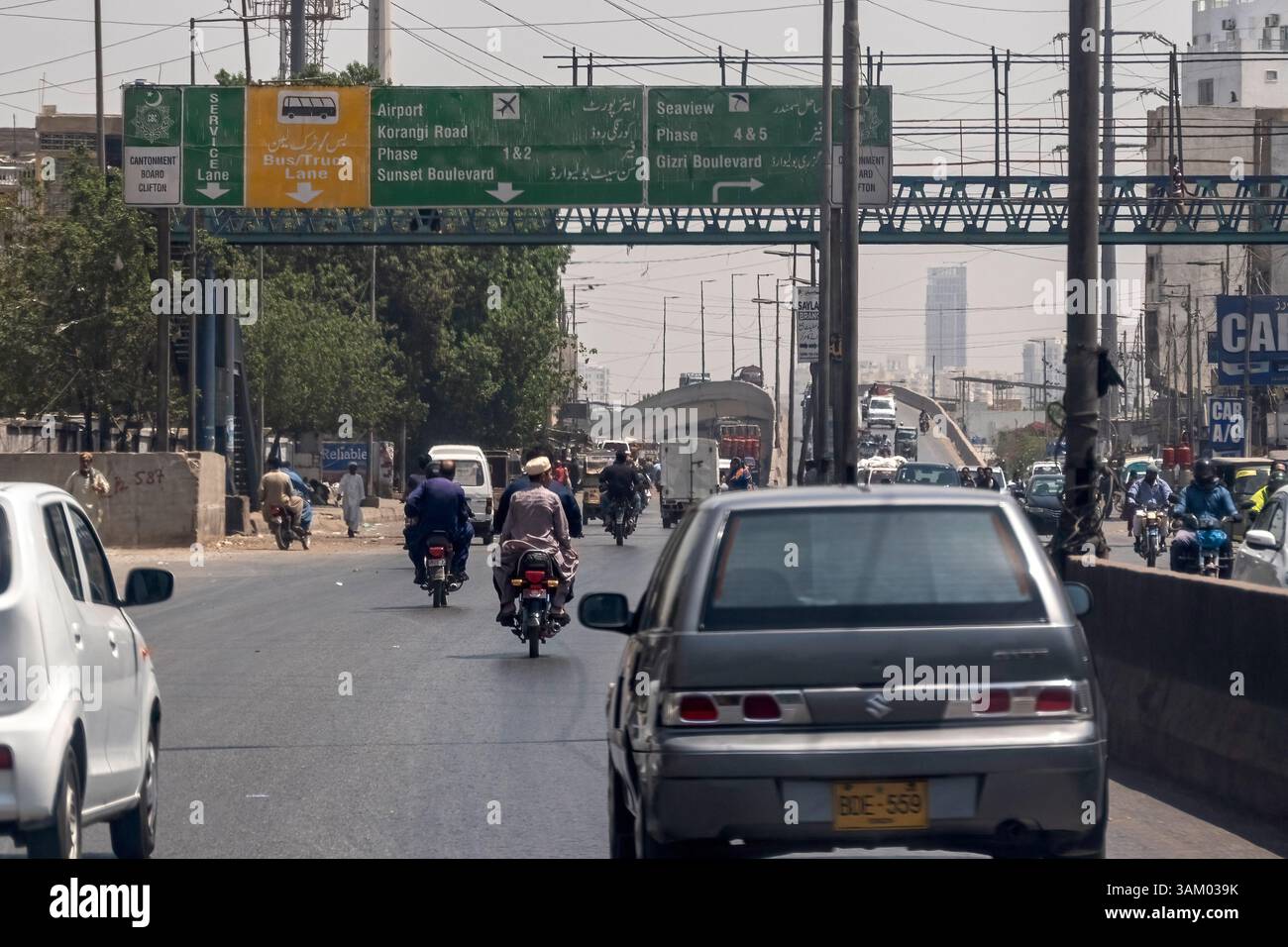Karachi roads traffic sign hi-res stock photography and images - Alamy