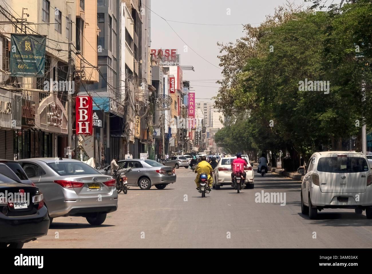 Day time view of Tariq Road. Famous Shopping area of Karachi City Stock ...