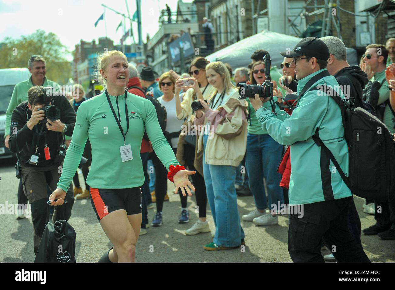 Claire Collins (USA, Peterhouse College) arriving in Putney before the ...