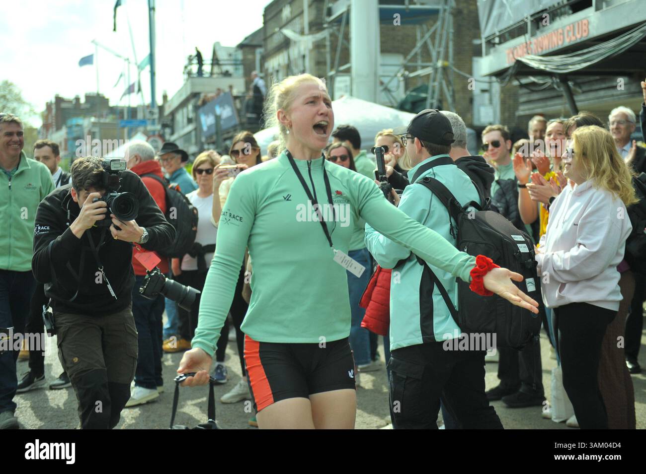 Claire Collins (USA, Peterhouse College) arriving in Putney before the ...