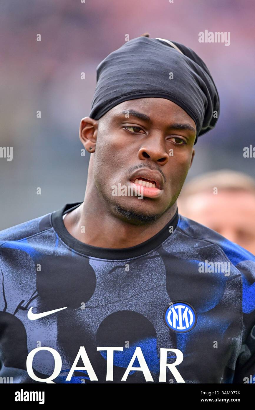 Milano, Italy. 12th Apr, 2025. Yann Bisseck of Inter is warming up for ...