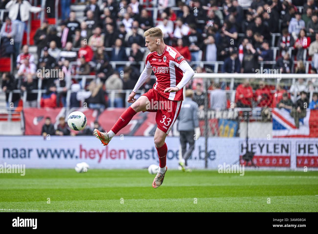 Antwerp's Zeno Van Den Bosch pictured before a soccer match between ...