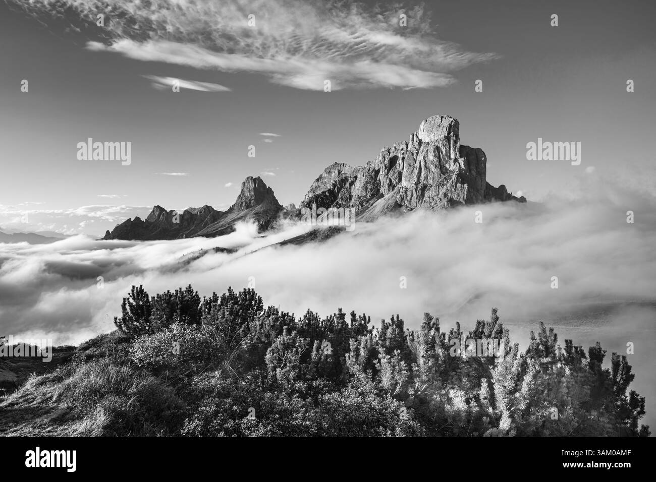 Spring valley house Black and White Stock Photos & Images - Alamy