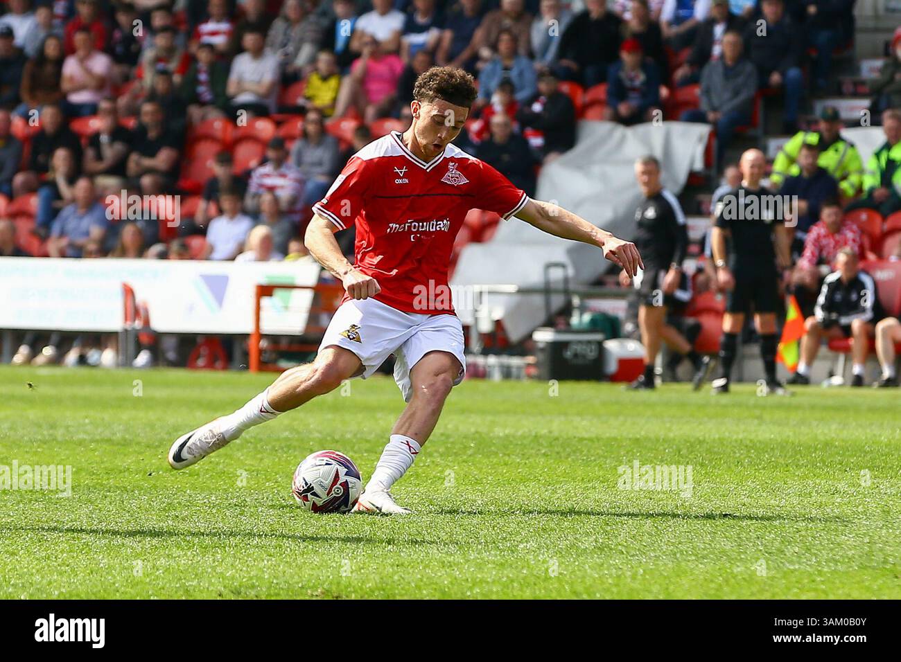 Eco - Power Stadium, Doncaster, England - 12th April 2025 Jordan Gibson ...