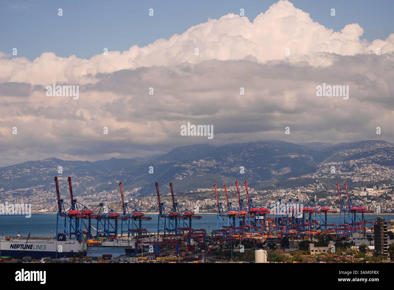 Gantry cranes used to load and unload cargo containers from ships are ...