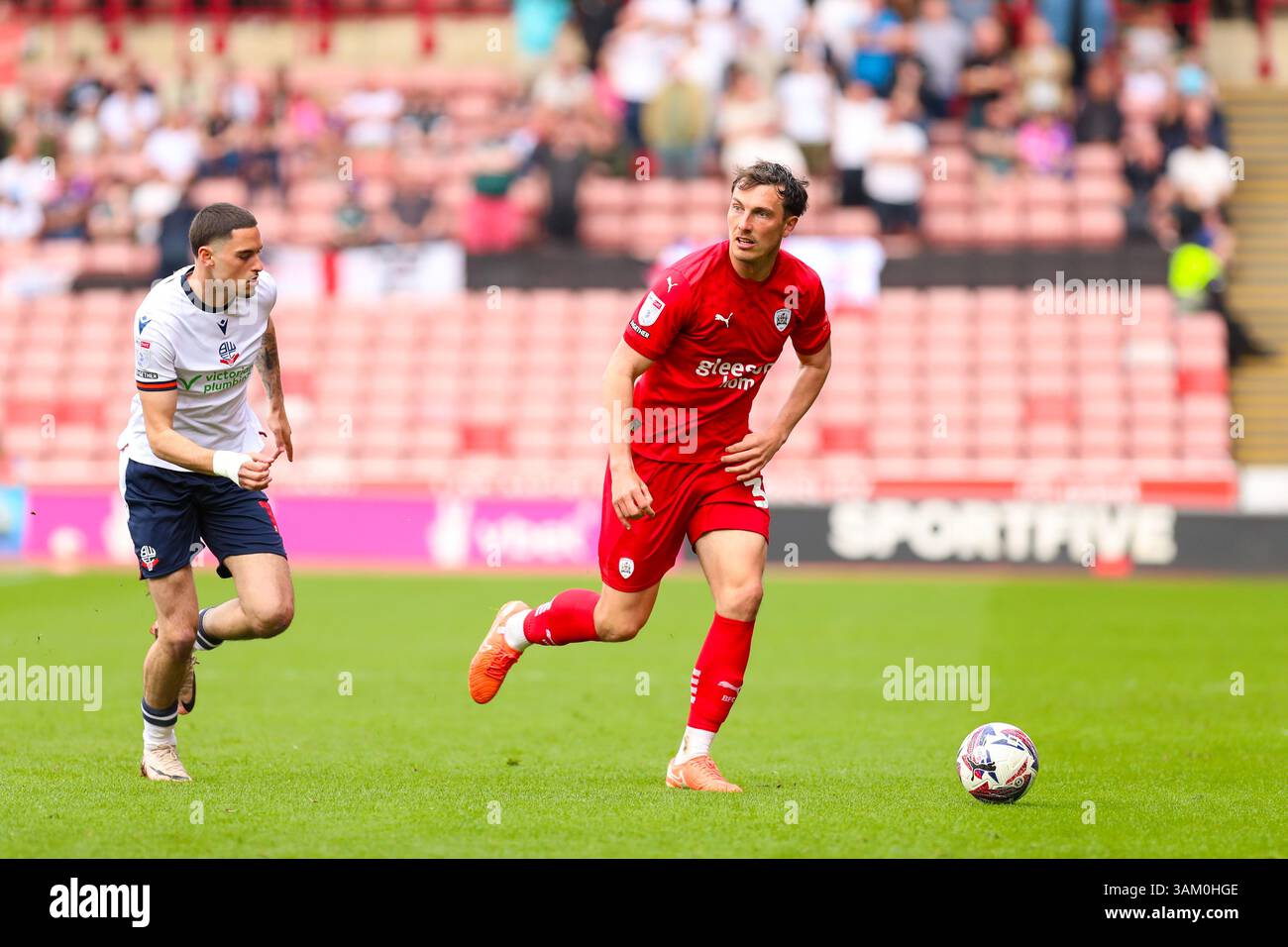 Oakwell Stadium, Barnsley, England - 12th April 2025 Josh Earl (32) of ...