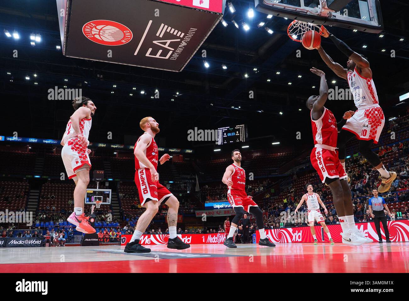 Derek Cooke (Estra Pistoia) during EA7 Emporio Armani Milano vs Estra ...