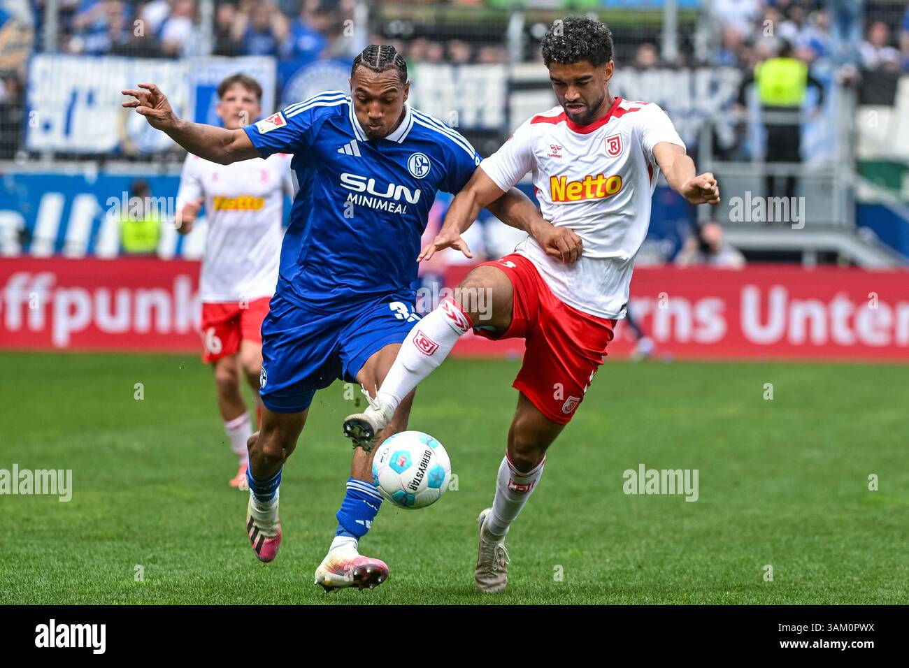 Regensburg, Germany. 13th Apr, 2025. Soccer: Bundesliga 2, Jahn ...