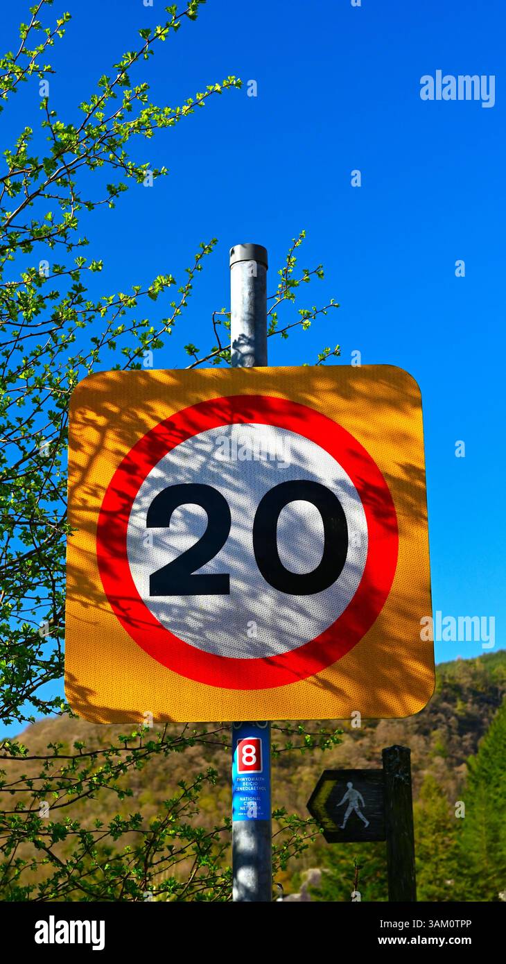 20mph sign wales hi-res stock photography and images - Alamy