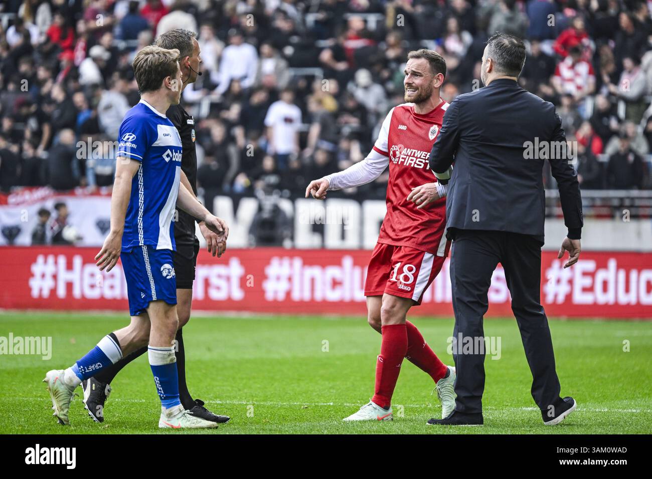 Gent's Matisse Samoise, referee Nathan Verboomen, Antwerp's Vincent Janssen and Antwerp's team ...