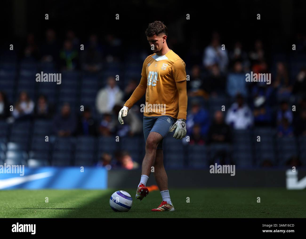 Stamford Bridge, Chelsea, London, UK. 13th Apr, 2025. Premier League ...