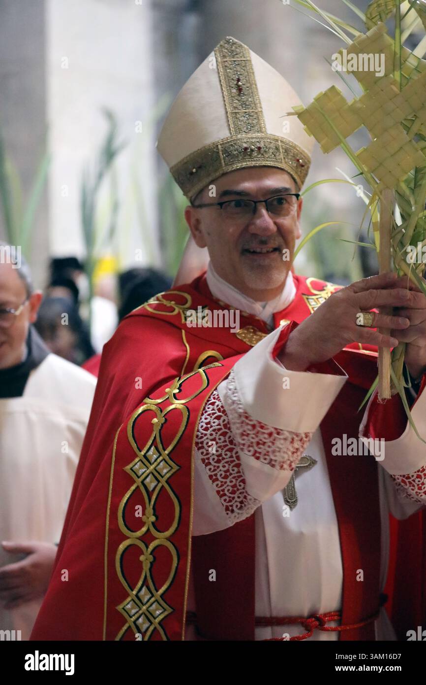 Jerusalem, Israel 13th April 2025 Monks marching with date palm ...